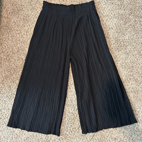 RD + kokio | Pants & Jumpsuits | Rd Kokio Wide Leg Pleated Capri Pant | Poshmark